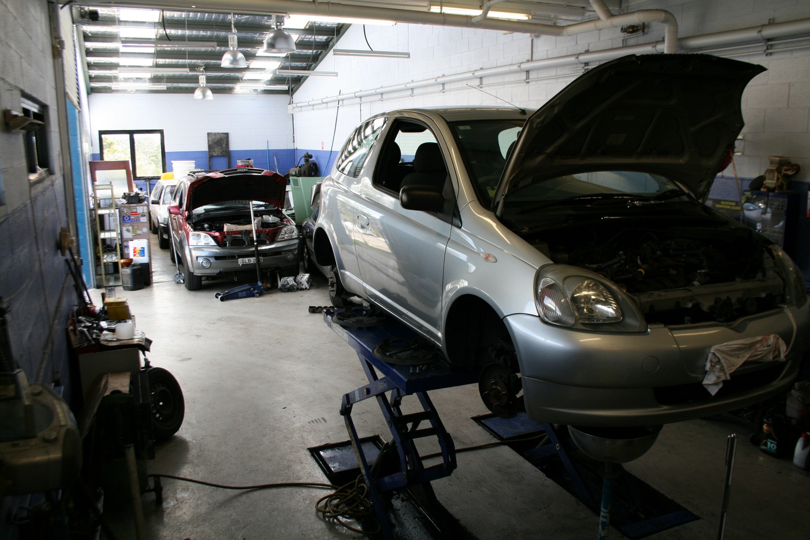 Auto Mechanic Repair Shop - R & L Automotive